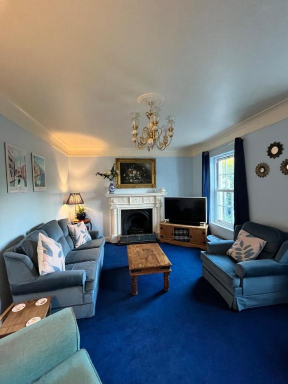 Home in Pontardawe, Swansea (updated prices 2026)