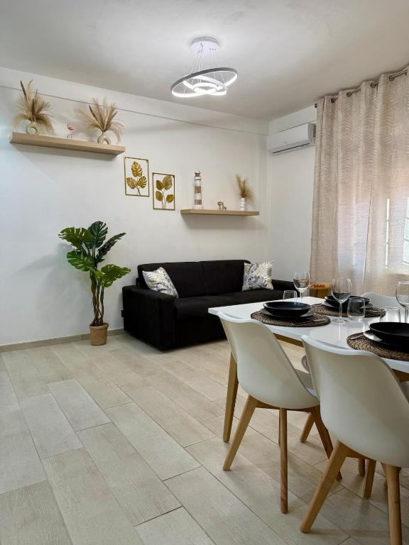 Uri House-Il tuo rifugio moderno a 300mt dalla metro C, Rim (nove ...
