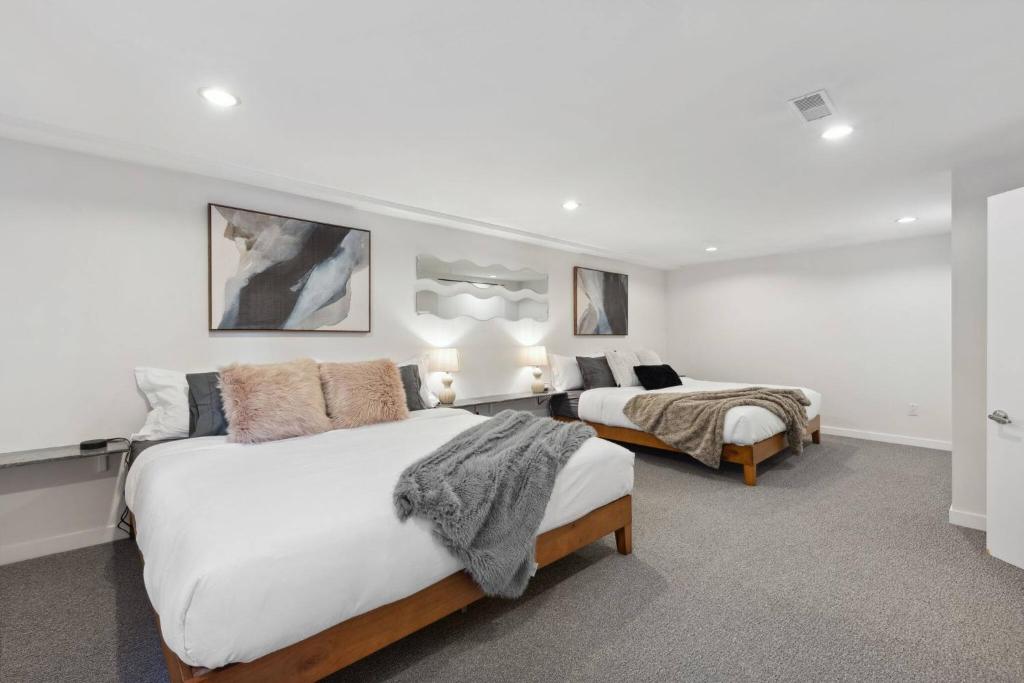 Eco-Friendly 2BR Suite | Sleeps 8, Wi-Fi, Kitchen, Vancouver (vuoden ...