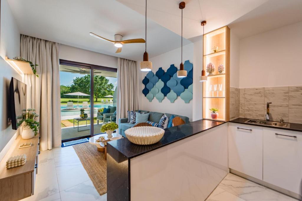 Aqua Luxe @ Cana Rock terrace to pool access E-105، بونتا كانا (أسعار محدثة لعام 2026)