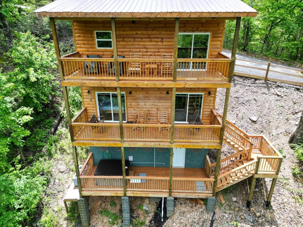 Cozy Cabin W/Hot Tub on Pigeon Forge Gatlinburg TN, Sevierville (2025 ...