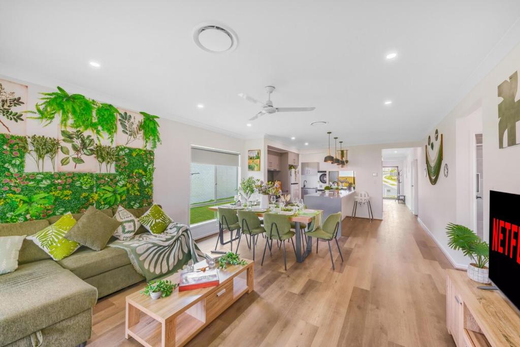 White Rock Big House Convenient Transportation Near Beach and School ...