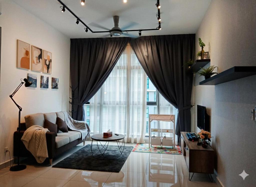 Cozy 3R2B# Conezion IOI Resort City# Netflix# Walk to IOI City Mall ...