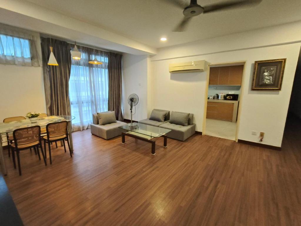 Fahrenheit 88 Pavilion TRX 2 BedRoom 2 Bathroom Bukit Bintang, Kuala ...