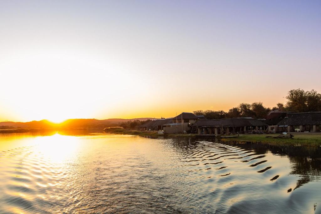 Kambaku II Boat Safaris & Lodge, Phalaborwa (updated prices 2026)