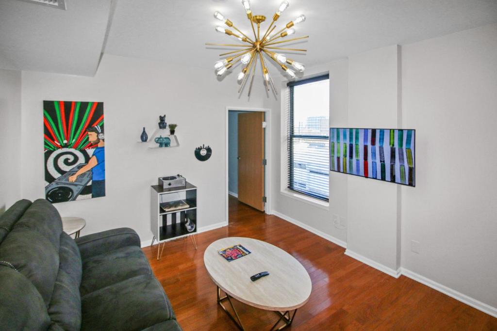 Exquisite Top Floor Condo in Downtown Indianapolis with King Bed ...
