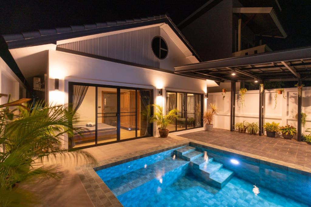 Luxury 3 bed villa with private pool, Rawai Phuket, Rawai pláž (aktualizované ceny na rok 2025)