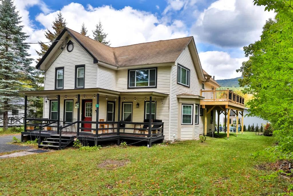 Group Getaway 1 Mile From Hunter Mtn with Fire Pit, Hunter (updated ...