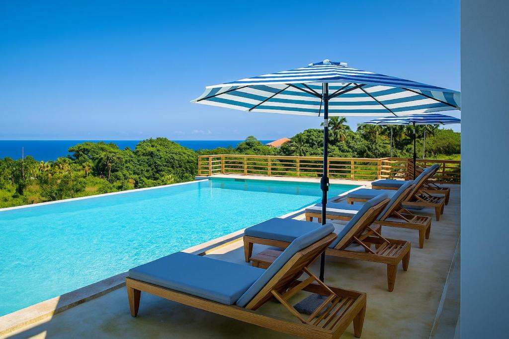Private Villa-Infinity Pool-26 guests capacity-14 King Size Beds-8 ...