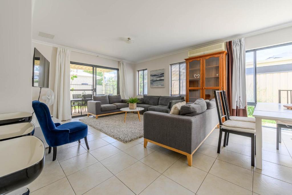 18 Home Base for Happy Days Family Stay 3BRPrkg, Perth (2026 ...