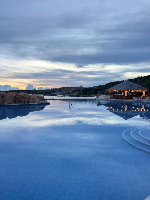 Rock Water Bay Beach Resort & Spa, Xóm Tram (updated prices 2026)