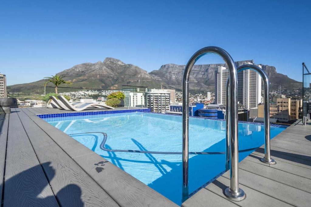Stylish Studio at The Tokyo with Rooftop Pool, Cidade do Cabo (preços ...