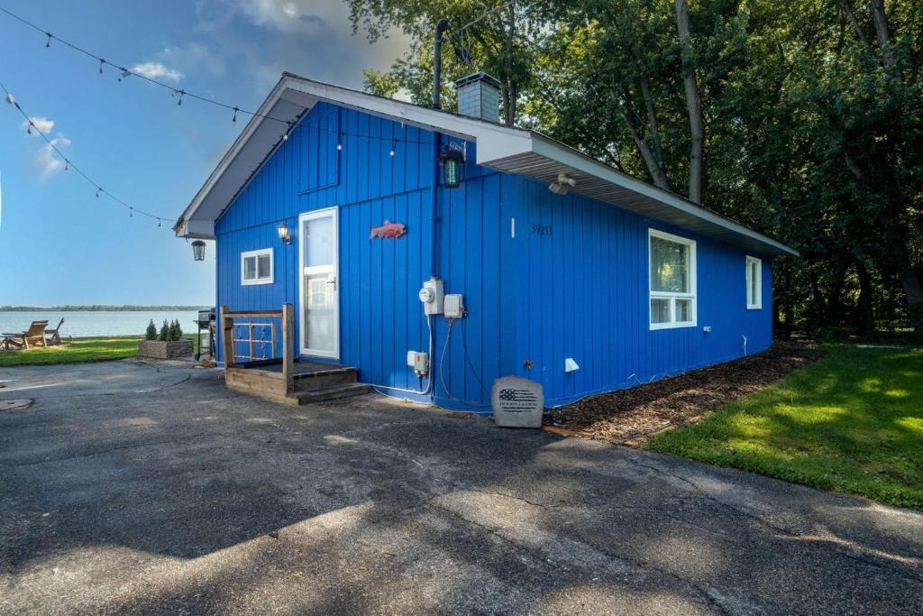 The Jackson Cottage on Grass Lake Waterfront 2 1 Nautical Cottage with ...