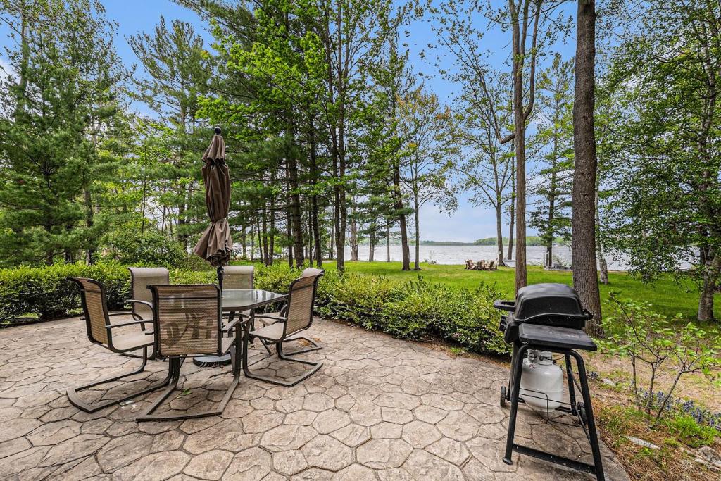 Relax & Explore Waterfront Crawford Lake Cottage 4878, Kalkaska ...