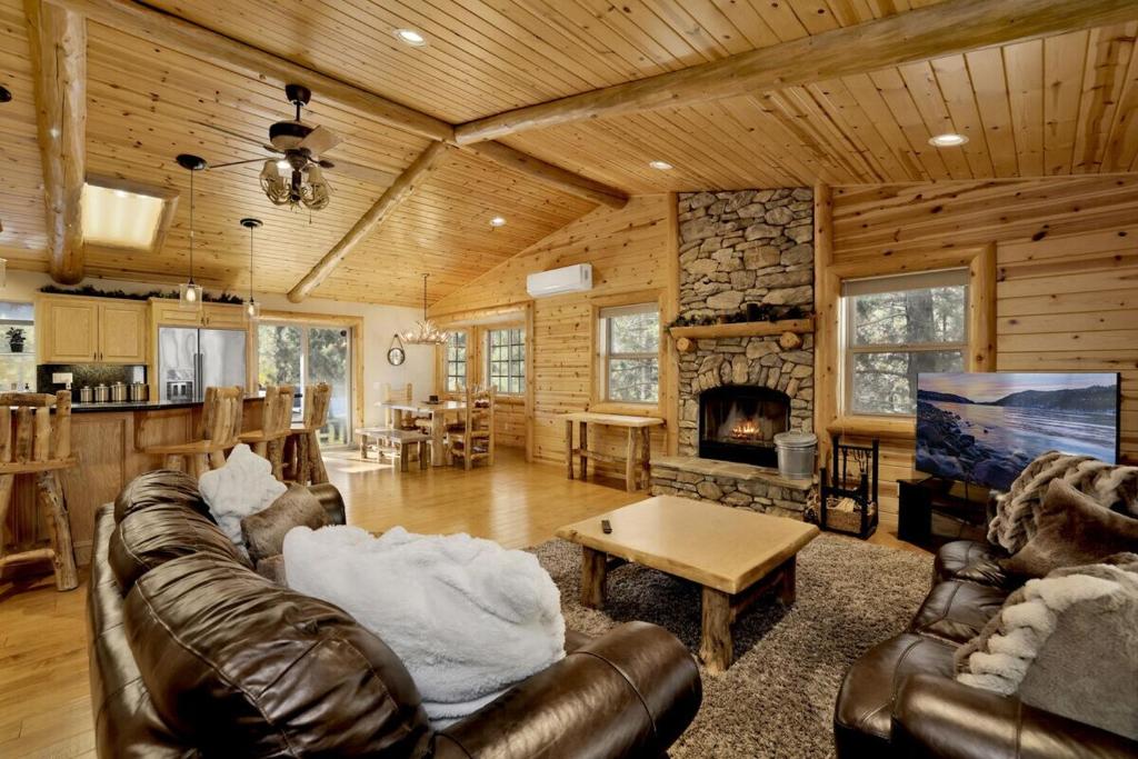 Fox Hollow Retreat- Fox Farm Luxury Lodge – Walk to Ski, Trails & Town ...