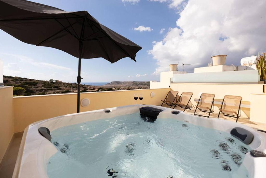 Elegant 3-Bed House w Jacuzzi, Sea Views & Lift, Mellieha (precios ...