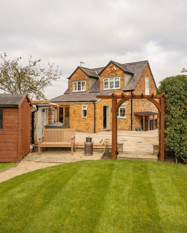 STAXTON COACH HOUSE dog friendly with garden, Scarborough (prezzi ...