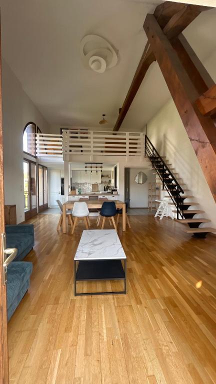 Modern and bright family loft near Annecy, Epagny Metz-Tessy (tarifs ...