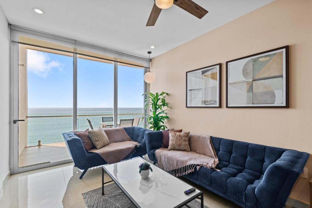 24K Propiedades 15th Floor Camino al Mar Beach Front King Bed, Mazatlán ...