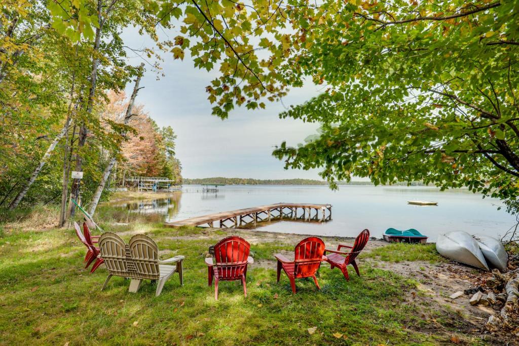 Lakeside Northwoods Retreat Dock, Deck, Fire Pit!, Conover (harga ...