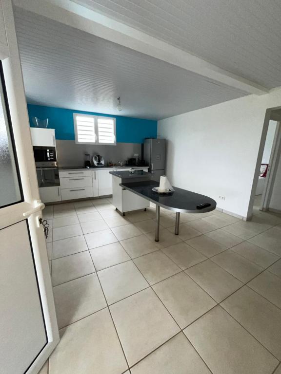 T3 bas de villa Vue mer & piscine Le Robert Martinique, Le Robert ...