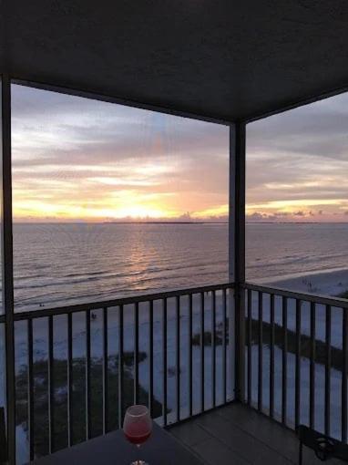 Irresistible Beach Life, Spectacular Sunsets - FMB - Condo Sunset Vista ...