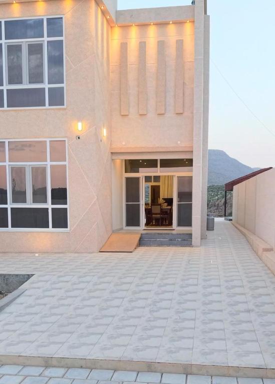 Seeq view, Sayq (updated prices 2026)