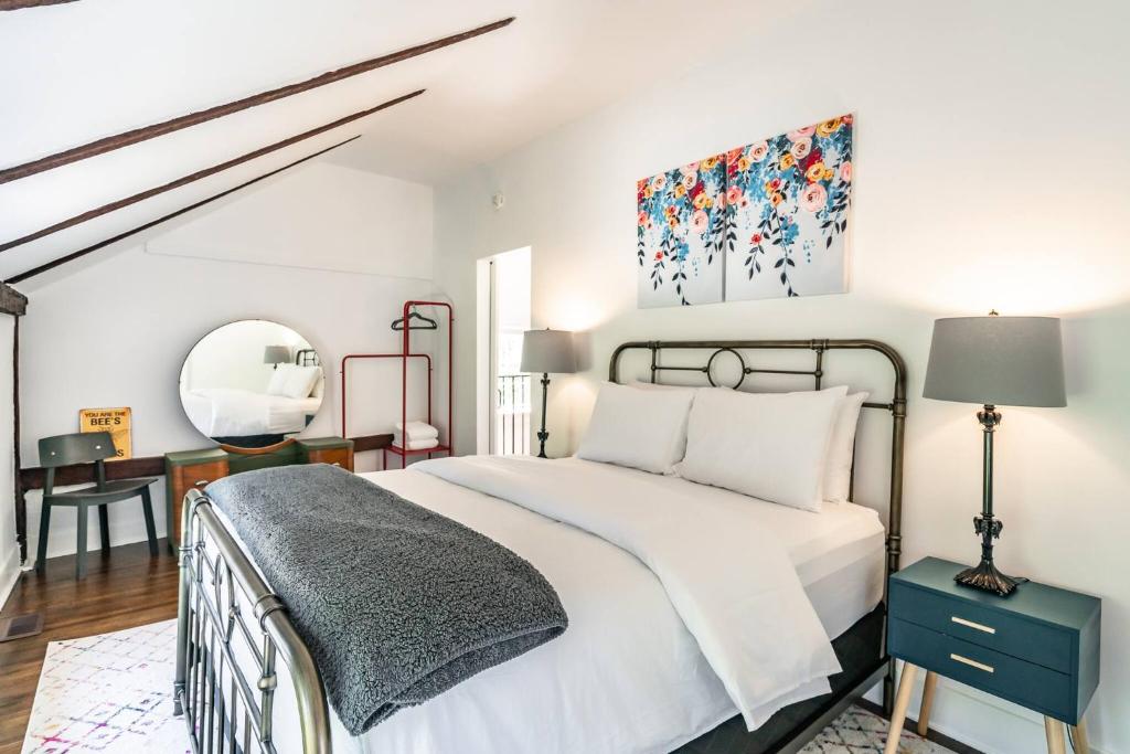 Central Historic Cottage 4ppl in Heart of NOTL, Niagara-on-the-Lake ...