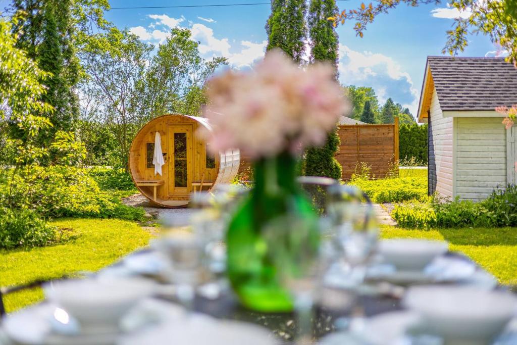 Top 5% Sauna | Bocce Ball | Vineyard Views | NOTL, Niagara-on-the-Lake ...