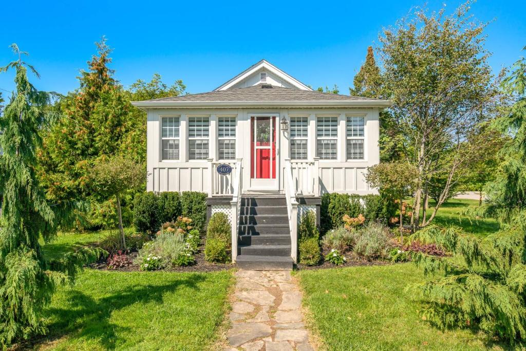Walk to Old Town | Cottage 3 ppl Top 10% | Parking, Niagara-on-the-Lake ...