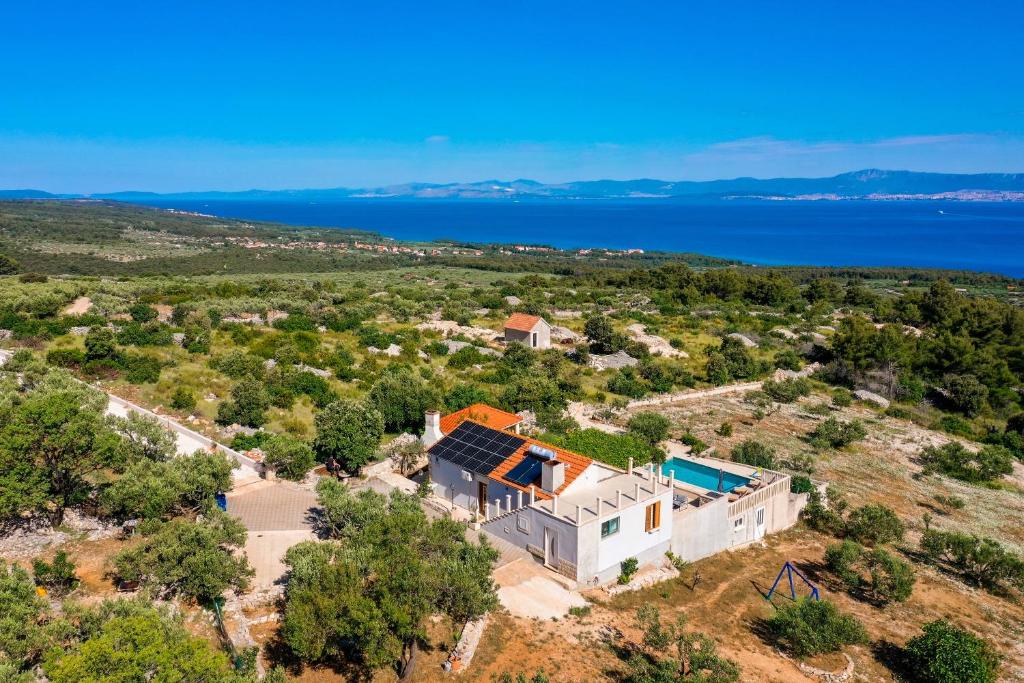 Family friendly house with a swimming pool Supetar, Brac - 15280 ...