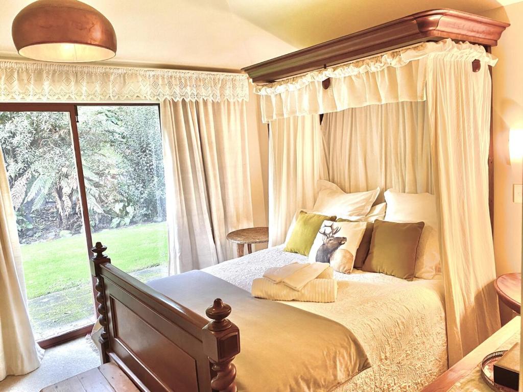 2 Bedrooms, King, Queen, Trundler & Cot, Private Guest Suite, Hamilton ...