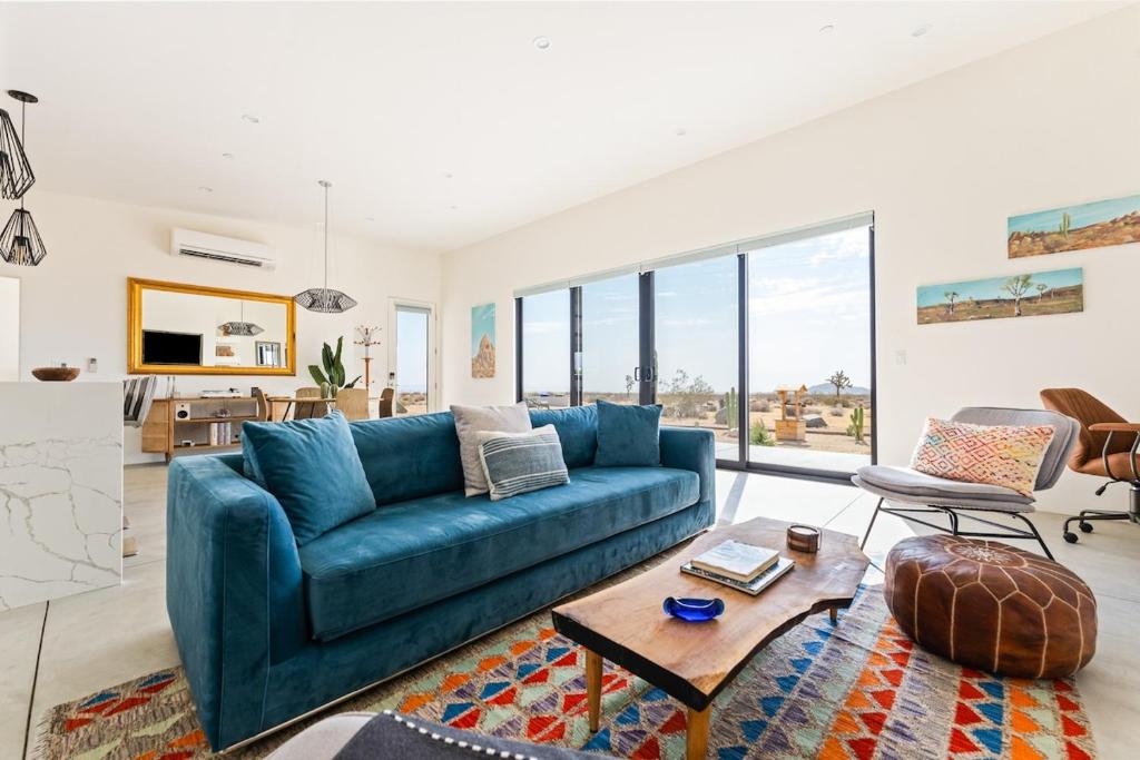 New! Hot Tub, Dreamy Daybed, View Moonlight Mesa, Joshua Tree (updated ...