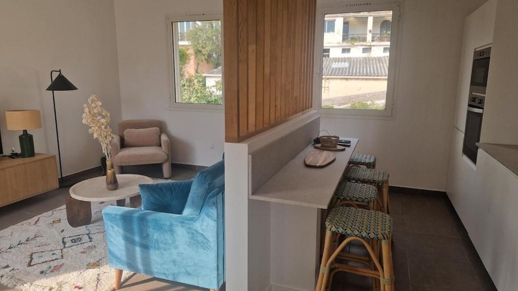 Superbe duplex aux Goudes avec terrasse panoramique, Marseille (tarifs ...