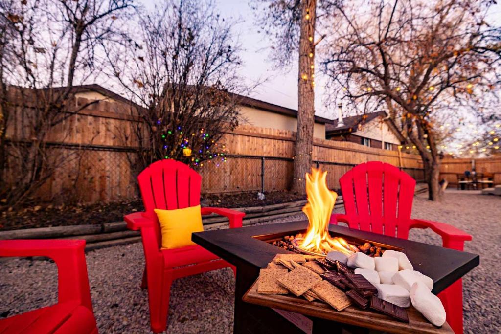 Movie Theater Game Console Arcade Fire Pit BBQ, Federal Heights (tarifs ...