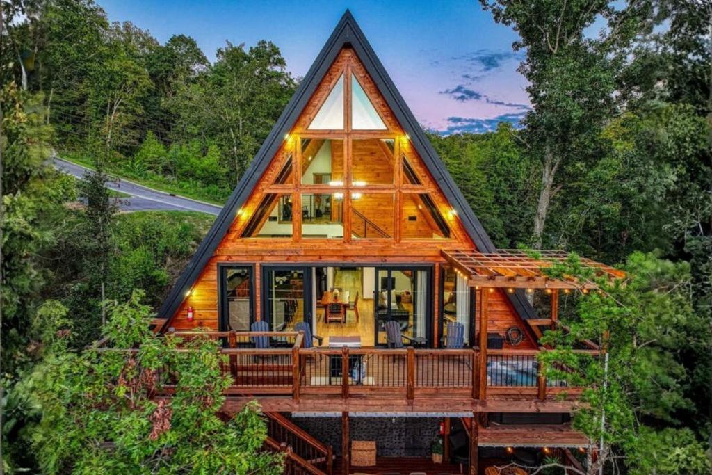 New Lux A-Frame Cabin near Dollywood! Hot Tub, Fire Pit, Pool ...