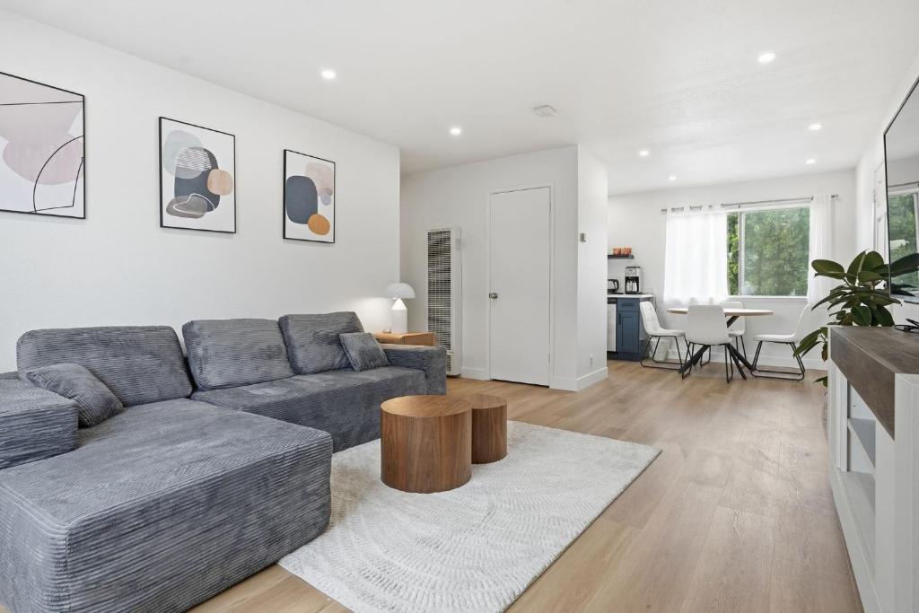 Modern 2BR Unit with Covered Parking in Santa Clara apts, Santa Clara ...