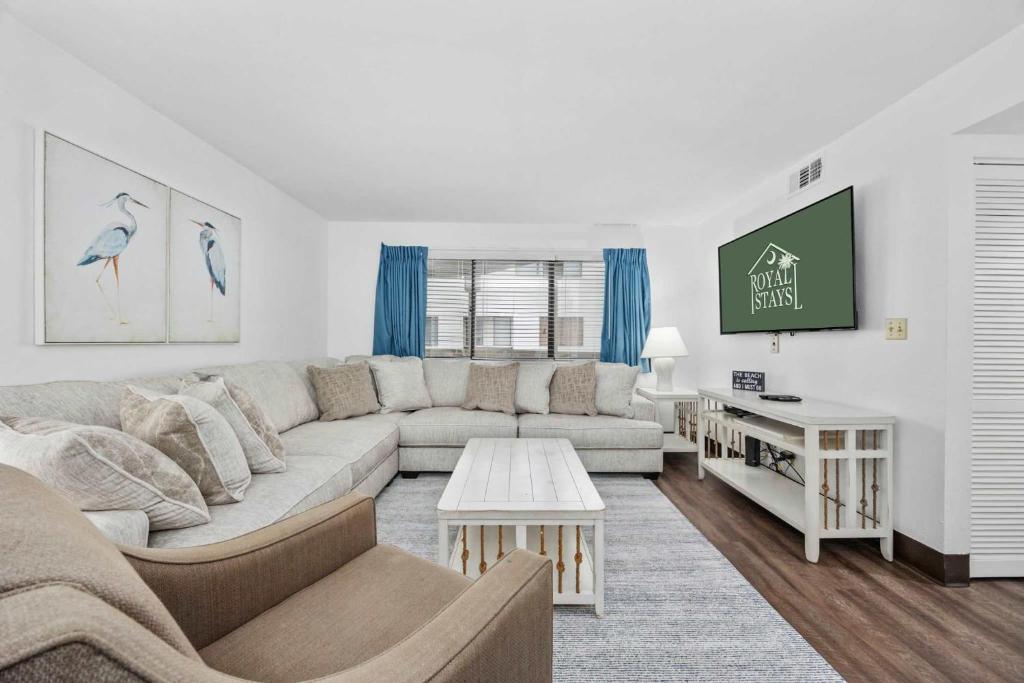 Sunset Breeze Steps from Beach Pet Friendly, Myrtle Beach ...