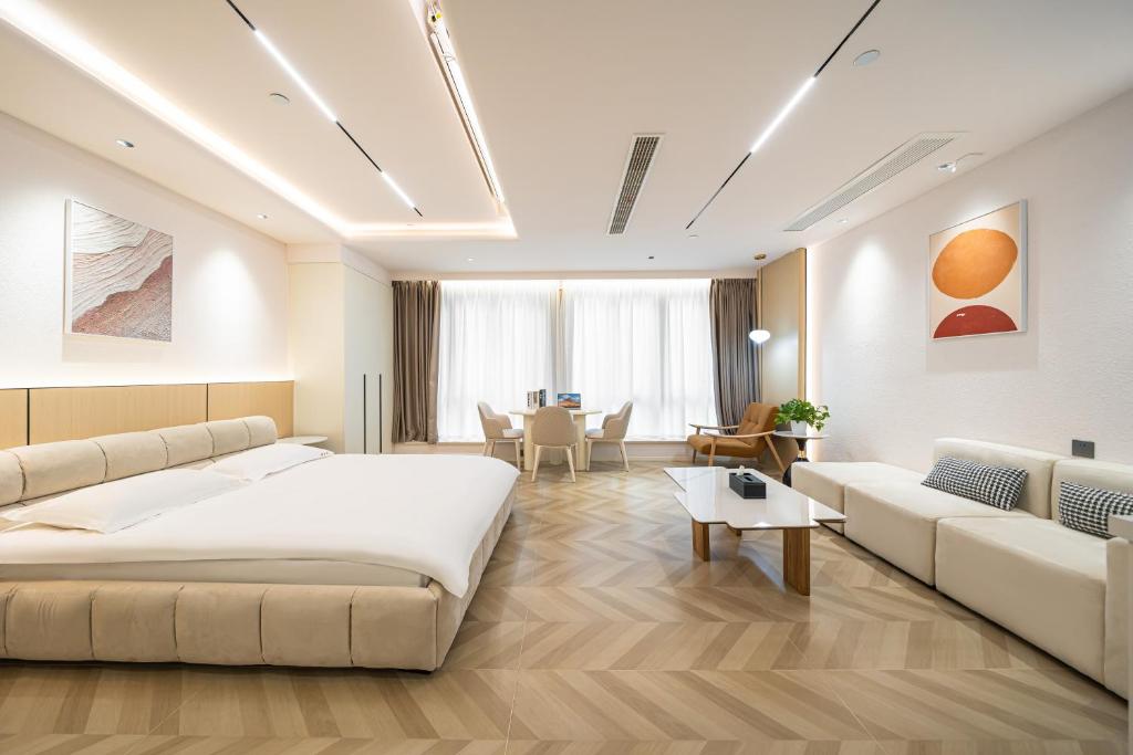 Shanghai Slow Time Hotel Apartment - Jing'an District Wuning Road Metro ...