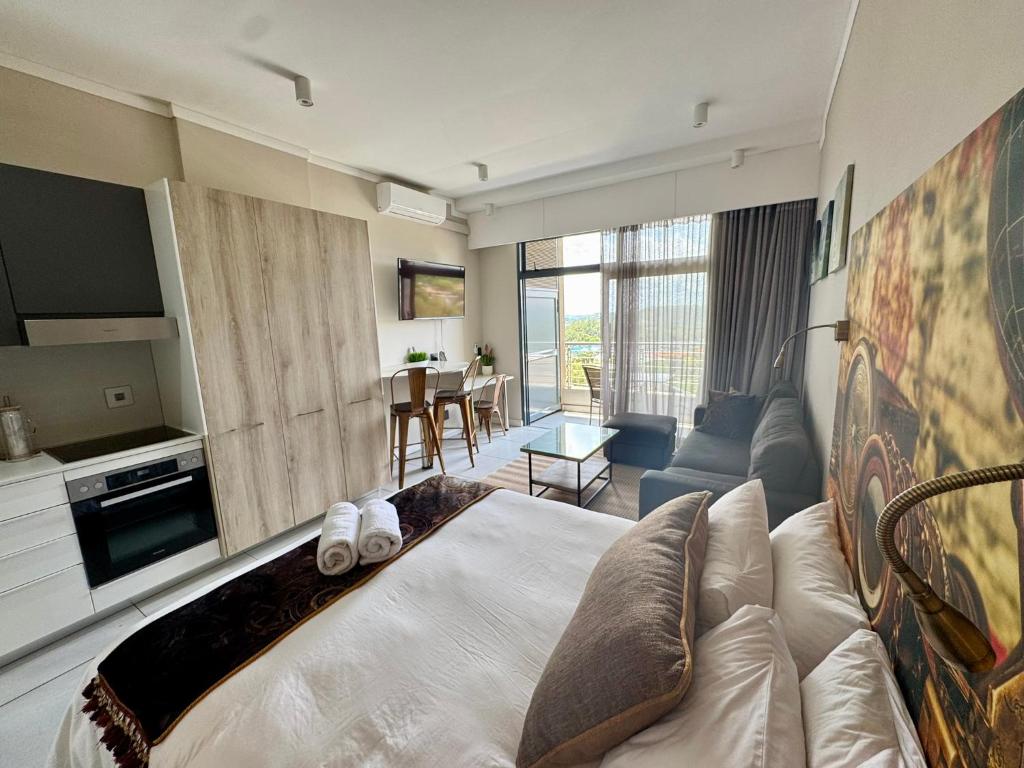 Menlyn Maine Residences 811 with balcony, Pretoria (updated prices 2026)