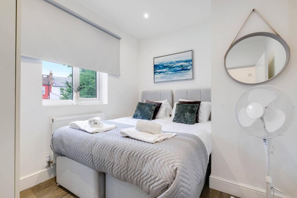 West Hendon apartment near station with parking, The Hyde ...