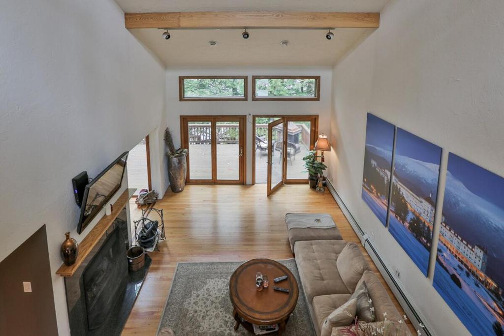 The Pine River Pond Premier Lakehouse 4BR High-End Retreat, Wakefield ...