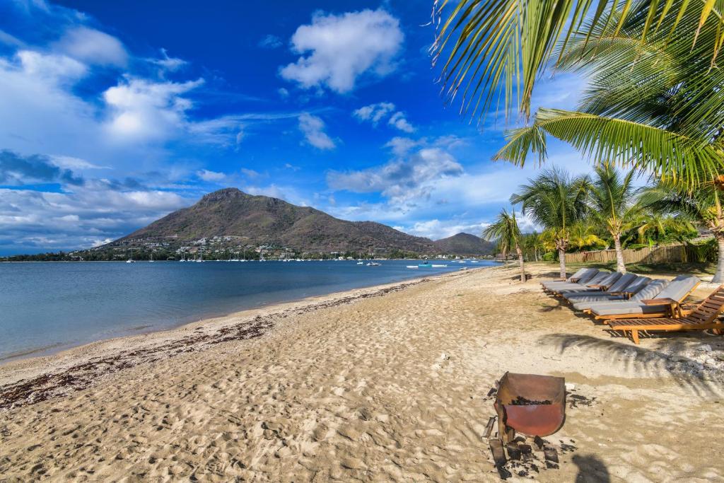 Amaris Apartment Beachfront by Oceanaxe Holidays, Petite Case Noyale ...
