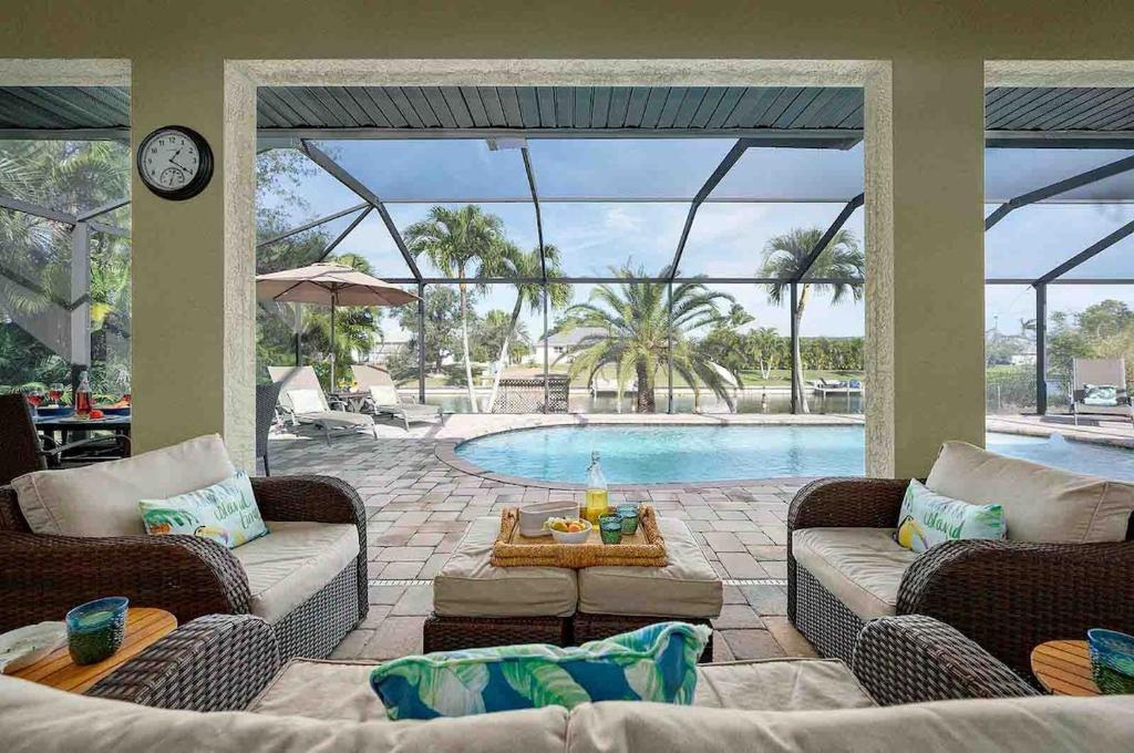 Kings Castle 3BR with Bikes & Boat Dock Access, Cape Coral Hospital ...
