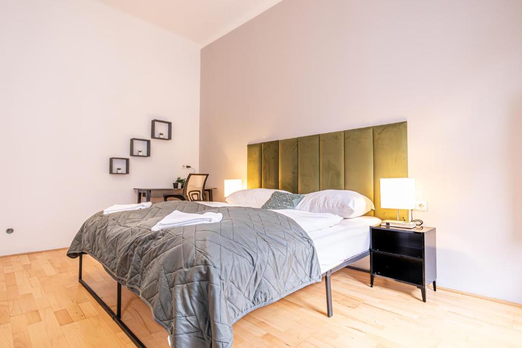 Spacious 3 adjacent Apartments, Very Central in Vienna, Vienna (updated ...