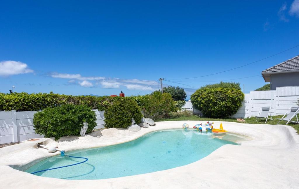 Beach Haven - steps from penguins w pool & views, Murdoch Valley ...