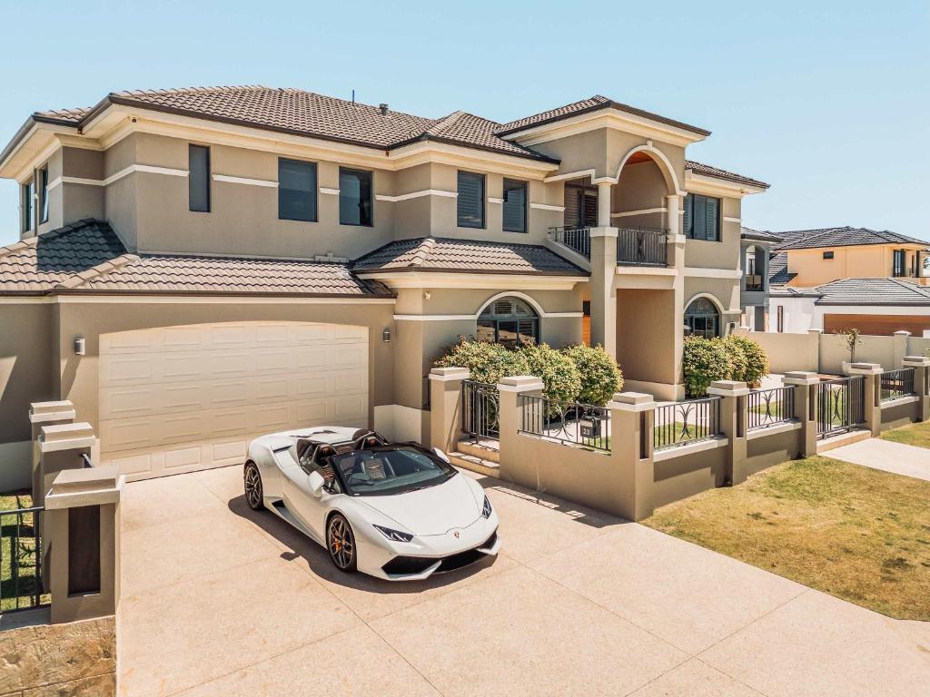 The Iluka Mirage - Sauna - Spa - Heated Pool - Fire pit - 5BR, Perth ...