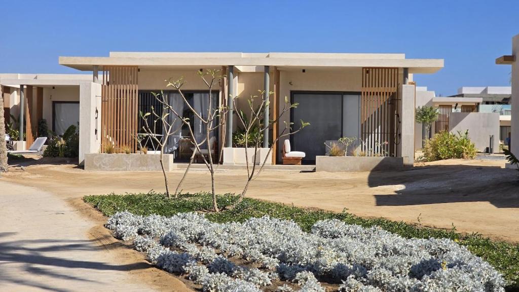 Modern Minimalist Beach & Pool Side Somabay Cabana, Hurghada की (2026 ...