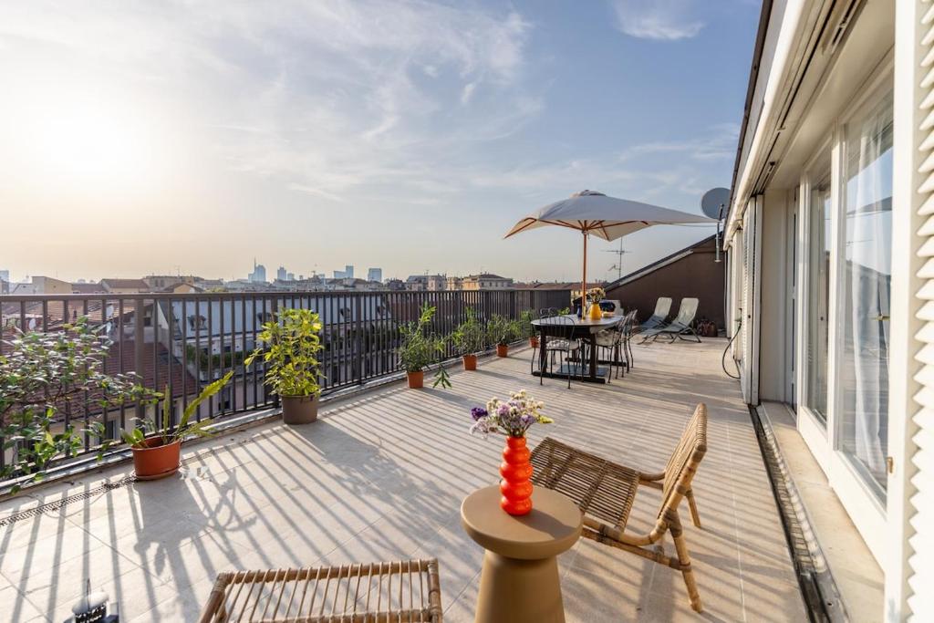 Duomo 7 min - Panoramic Terrace & Two Bedrooms, Milão (preços ...