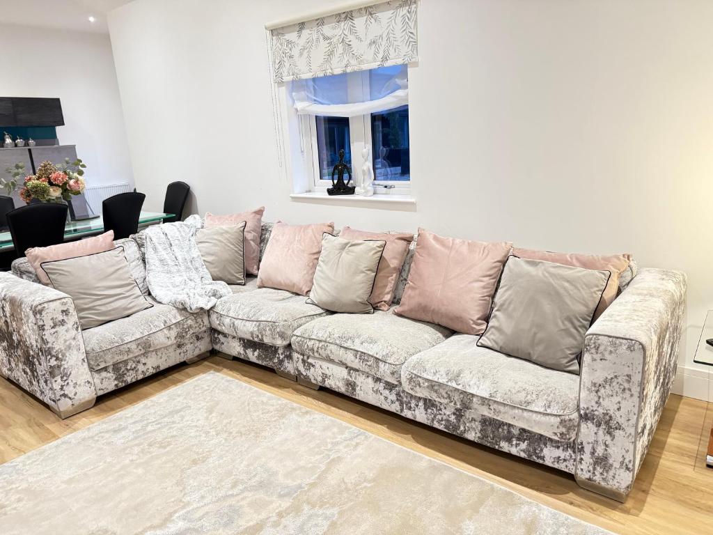 Beautiful 2 Bedroom Barn -Stansted Airport 2 miles, Elsenham (updated ...